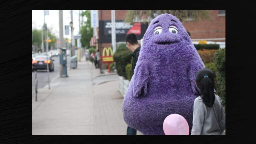 ¿Qué Es Grimace, La Mascota Gigante Púrpura De McDonald's, De Todos ...